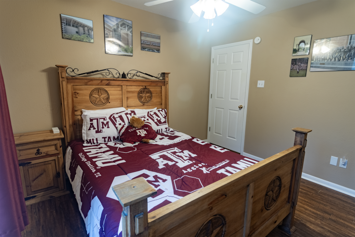 Aggie Whooplex - Family Duplex Unit - Bryan, TX