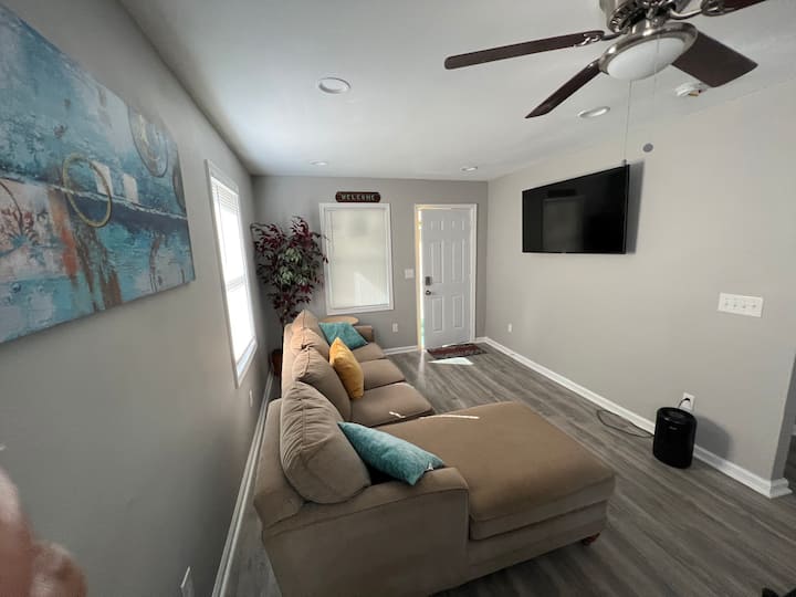 *Peaceful *Newly *Renovated 2 Bedroom 1 Bath - Williamsburg, VA