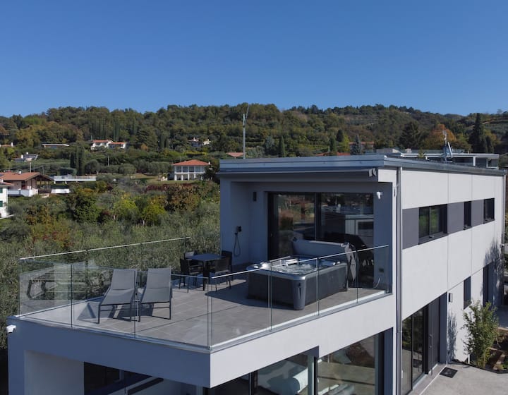 Inoltre Aria Art Suite - Vista Lago E Hottube - Garda