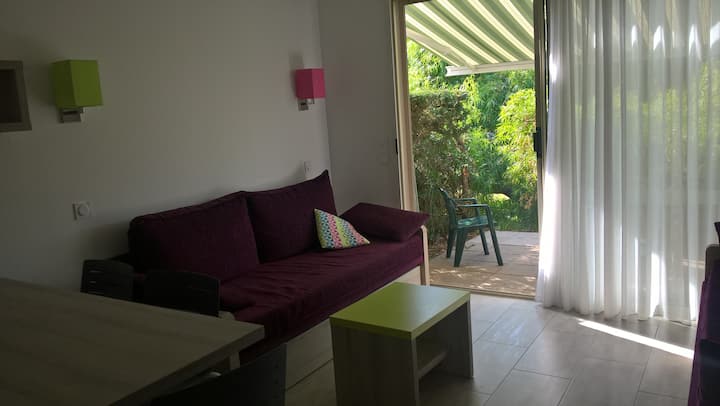 Rez De Jardin Dans Résidence Pierre Et Vacances - Cap Estérel