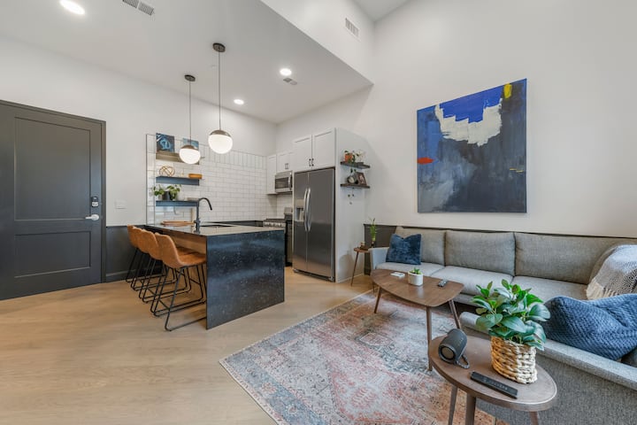 Modern Condo In Historic Downtown Birmingham! - Birmingham, AL