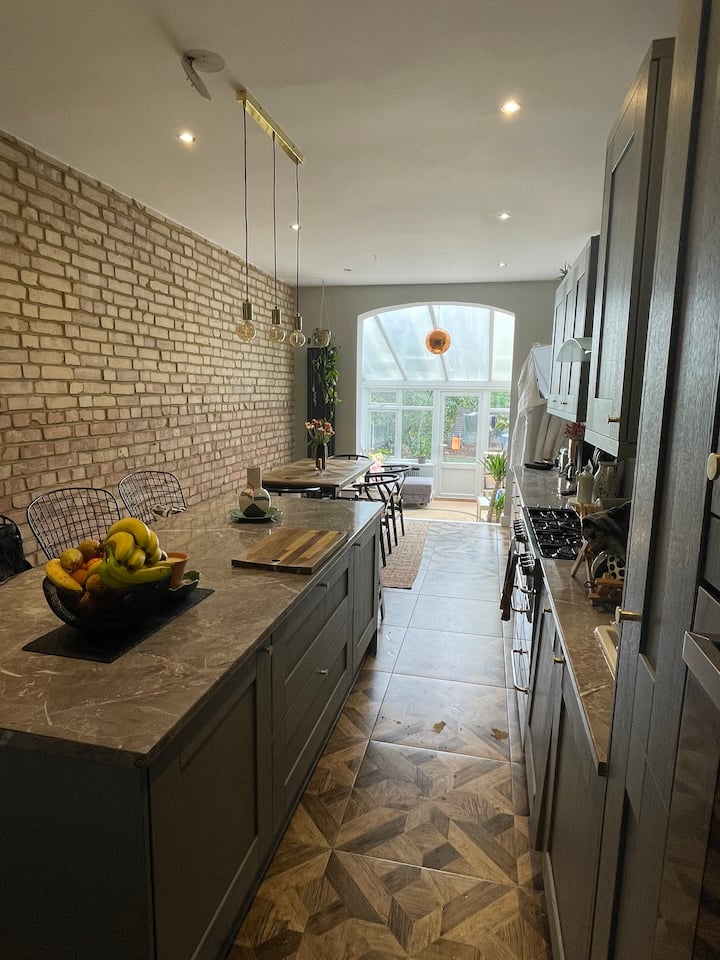 Large Terraced House With Garden - Enfield, UK