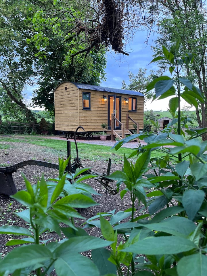 Hasfield Hut. - Cotswolds