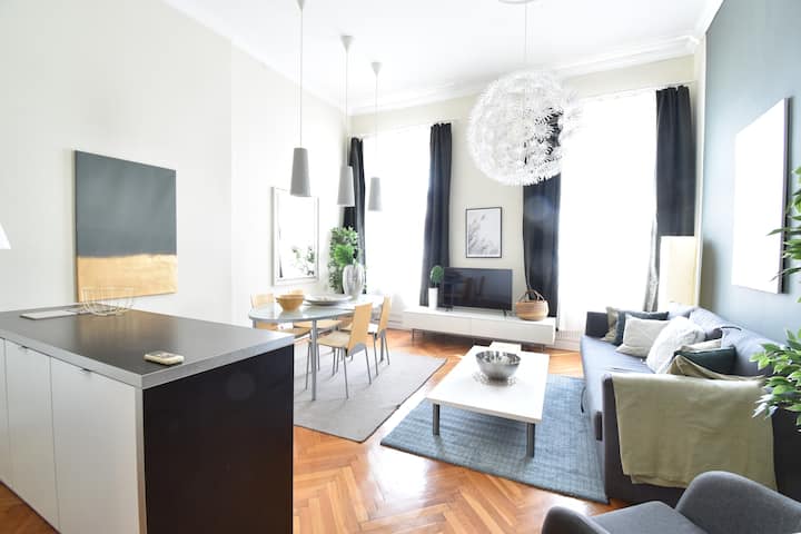 Beautiful 4 Bedroom/ 3 Bathroom At Market Hall - Budapest