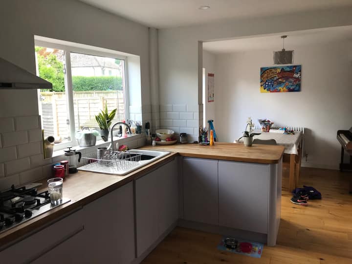 Room In Family Home Near To The Taff Trail & River - Cardiff