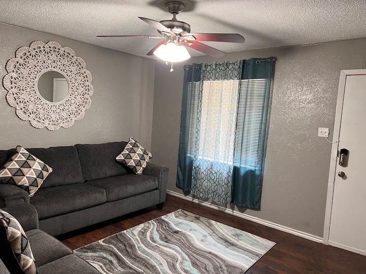 Lovely 2-bedroom Rental With Free Parking - Hallmark-Camelot - Fort Worth