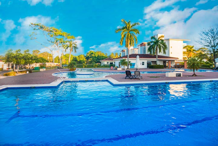2 Bedroom Oceanfront Condo With Wi-fi, Ac And Pool - Esterillos Este