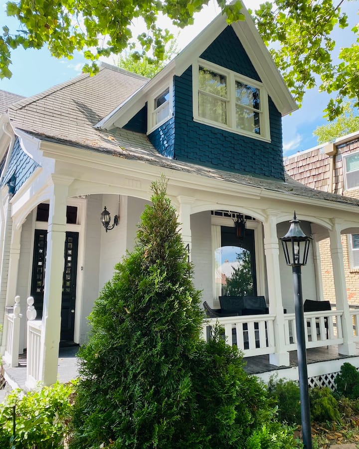 Peaceful, Central Location, Remodeled Victorian - Kansas City, MO