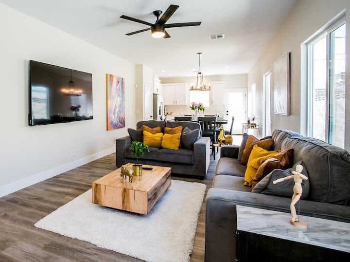 Newly Built Home/10min From Strip/ Modern - Las Vegas, NV