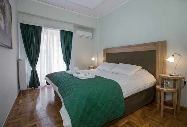 The Pearl Of The New World
Along Side Acropolis - Atenas