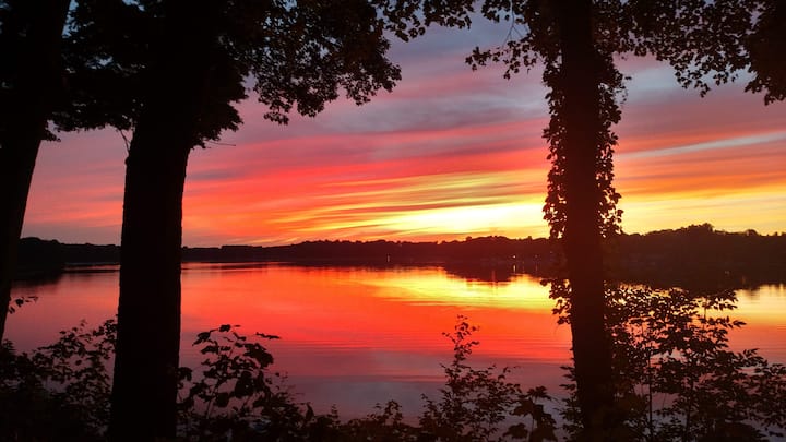 3 Bed 2 Bath Lake House, Close To Notre Dame! - Constantine, MI