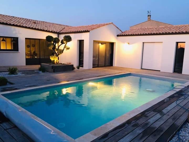 Très Belle Maison Avec Piscine Chauffée+clim - La Rochelle