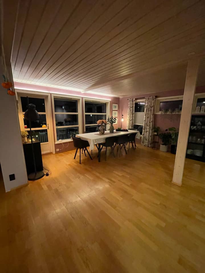 Stort Hus Nært Sentrum Av Tromsø - Tromsø