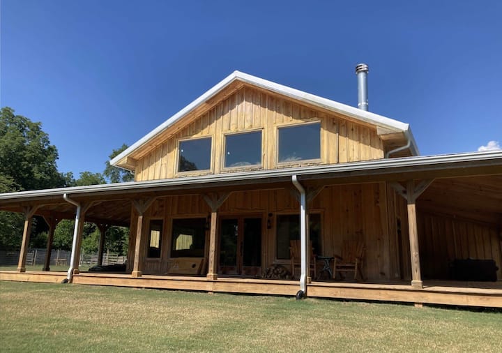 Cozy 3 Bedroom Cabin With Fireplace - Covington, GA
