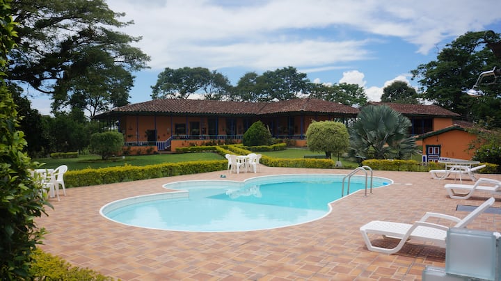 Finca Cafetera Con Piscina - Quindio