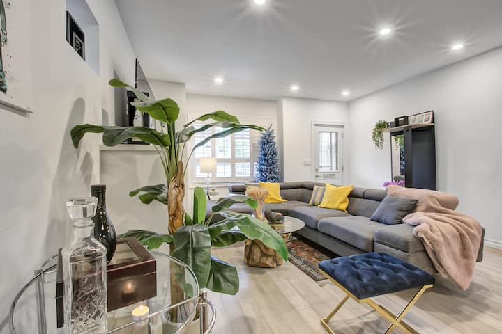 Midtown Toronto 2br Oasis W/ Hot Tub And Fire Pit - Toronto