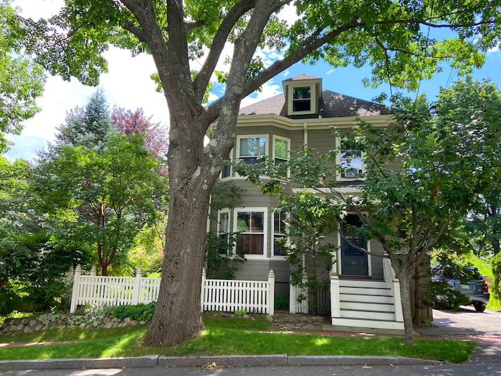 Distinctive Home & Garden - Portland, ME