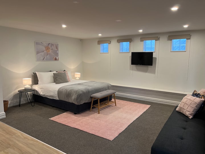 Warm & Spacious 1 Bdr, Free Parking, Self Check In - 퀸스타운