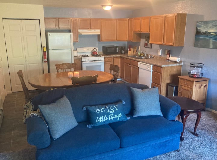Cozy & Clean Anc 2br/1ba By Elmendorf & Shopping! - Anchorage