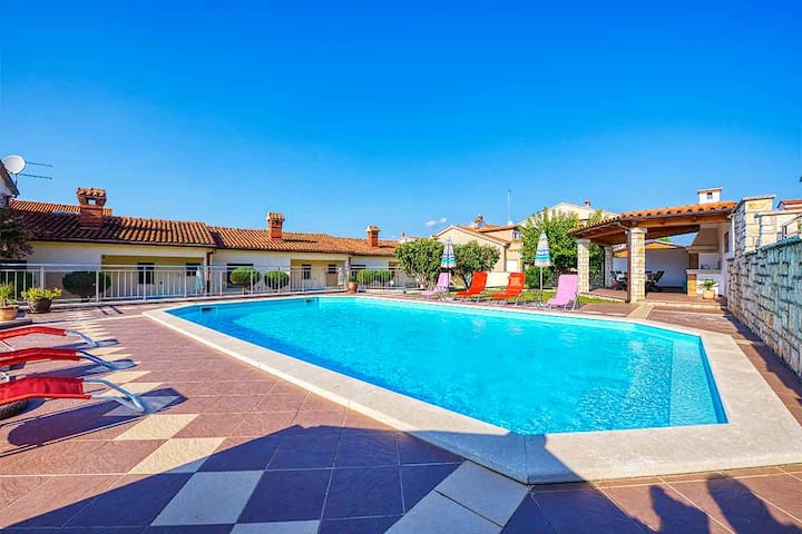 Apartment Marina For 4 With Shared Pool - Rovinj