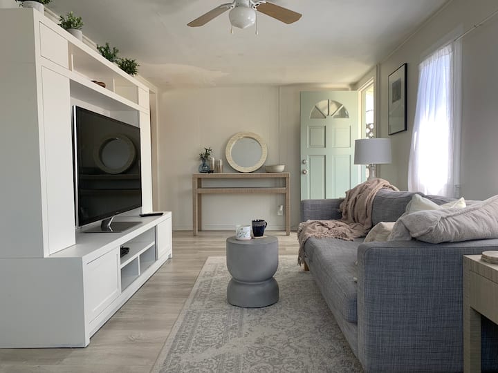 Coastal Condo - Walk To The Beach! - Monterey, CA
