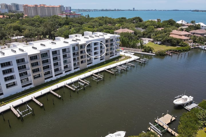 Newest Luxury Condo Mile From Downtown Sarasota - Sarasota, FL