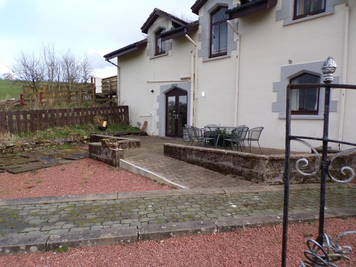 The Folly & Millstream Sleeps 17. Deck & Hot Tub. - Scotland