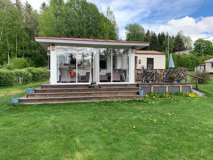 Lyxig Villavagn Vid Sjö. Fri Parkering. - Kil