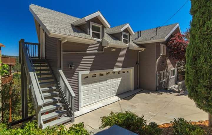 Views & Cues | 6 Bedroom, Game Room, Movie Room - Crestline, CA