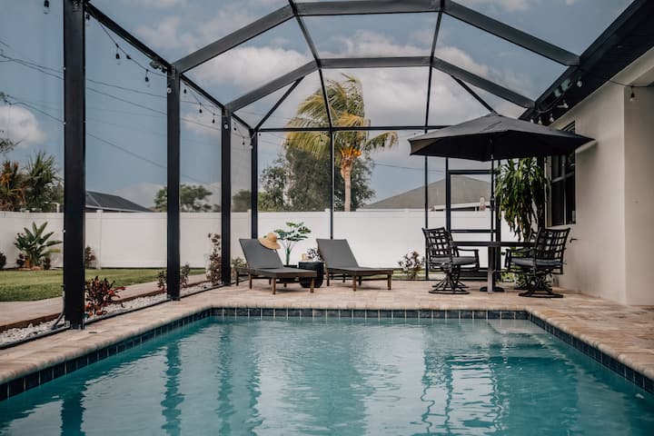Cozy Family Getaway |Heated Saltwater Pool | Bbq - Cape Coral, FL