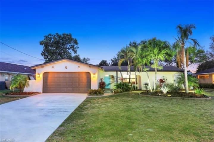 Sunshine Stays - Cape Coral, FL