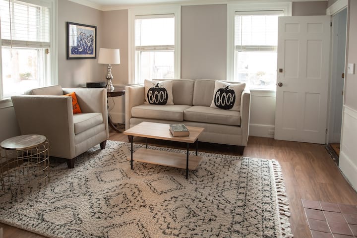 Comfortable 1-bedroom Apartment Downtown Salem - Beverly, MA