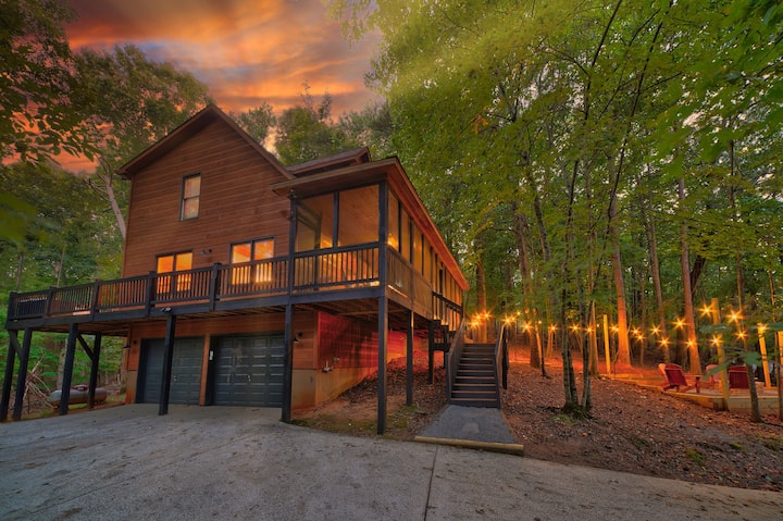 Family Endorsed! Pets - Gameroom - Firepit - Loft - Ellijay, GA