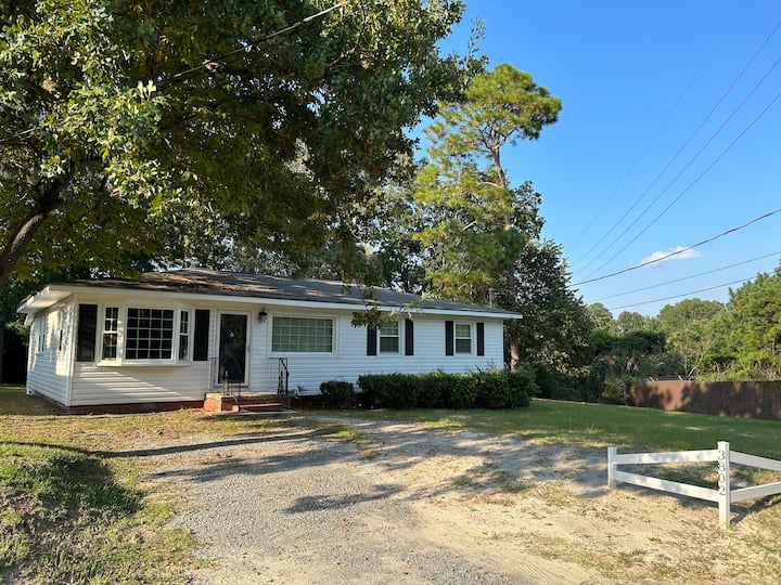 Spacious Single Story W/large Private Yard-pets Ok - Fayetteville, NC