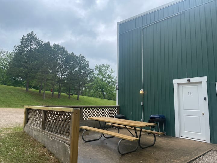 Hogan's Hideout "The Hideout Suite" - Eminence, MO