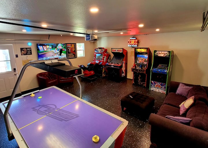 Amazing 5/3 Home, W/ Arcade & Spa Near Disney - Orange, CA