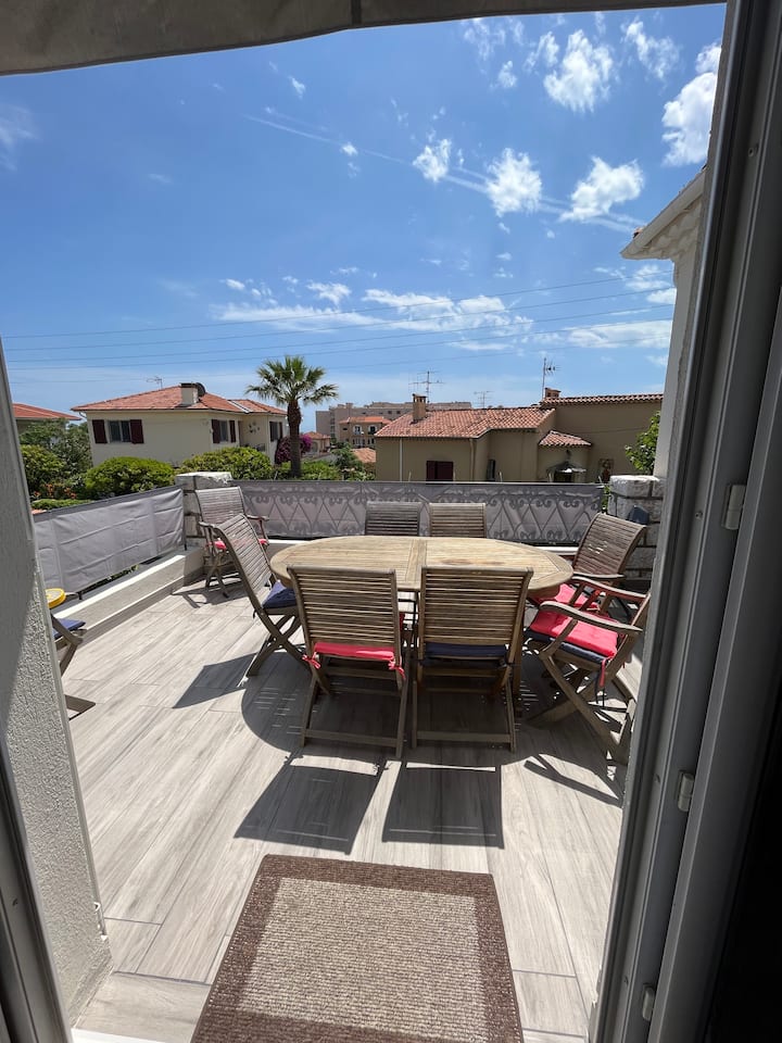 Superbe Haut De Villa Avec Jardin - Saint-Laurent-du-Var