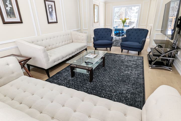Entire House, Private/clean 5bdr 6 Beds/sleeps 12 - Barrie