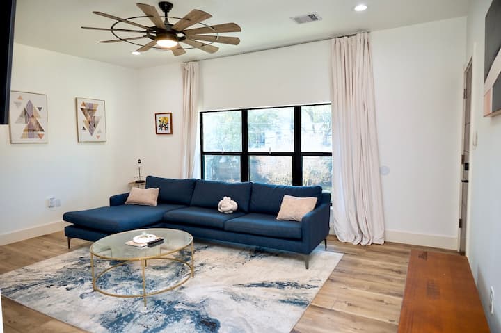 Downtown Penthouse: Houston Blue Oasis - Downtown Houston