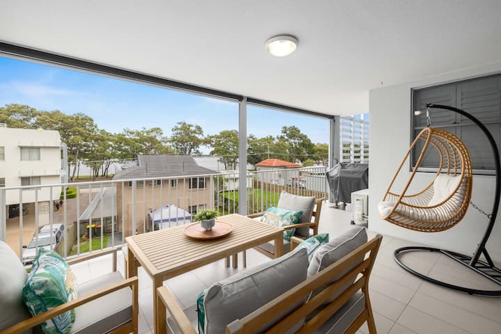 Water Views With A Splash Of Luxury - Bribie Island