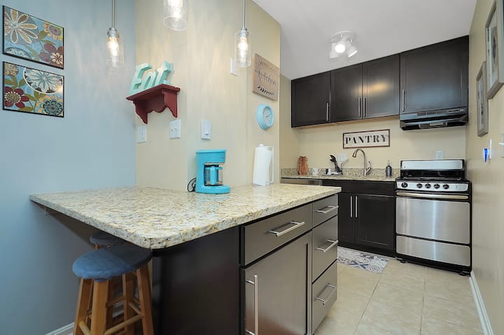 Convenient Walkable Area | 1br Highlands Stay - Louisville, KY