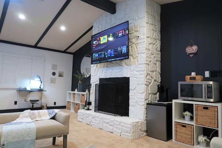 Beautiful Master Bedroom With Independent Entrance - Las Vegas