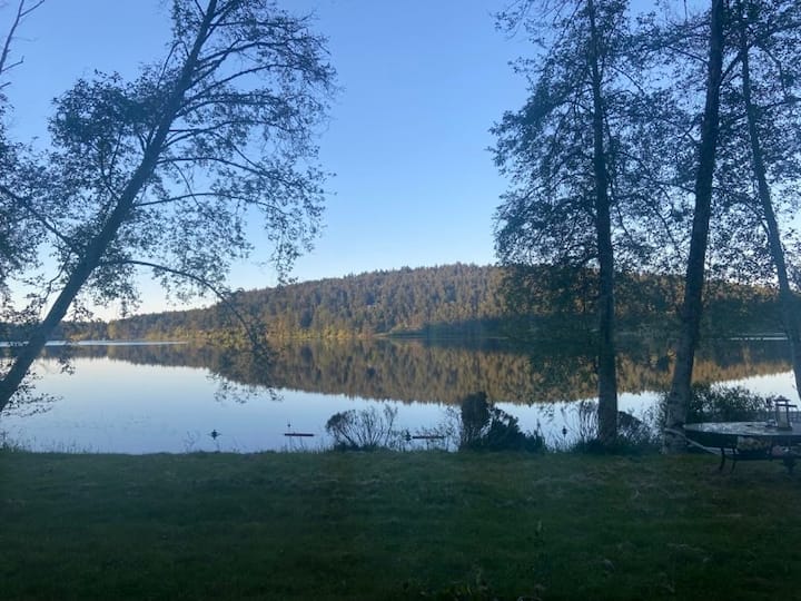 Charming, Private Suite On The Lake - Salt Spring Island
