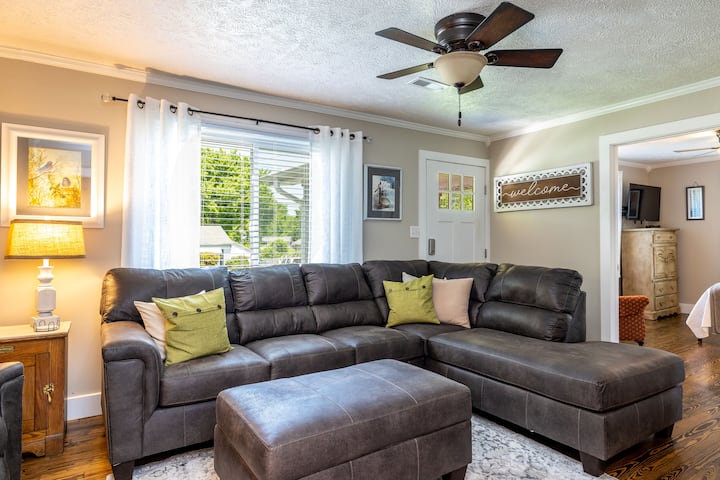 Clean, Comfortable And Spacious In Maryville. 3 Br, 2 Ba, Conveniently Located. - Maryville, TN