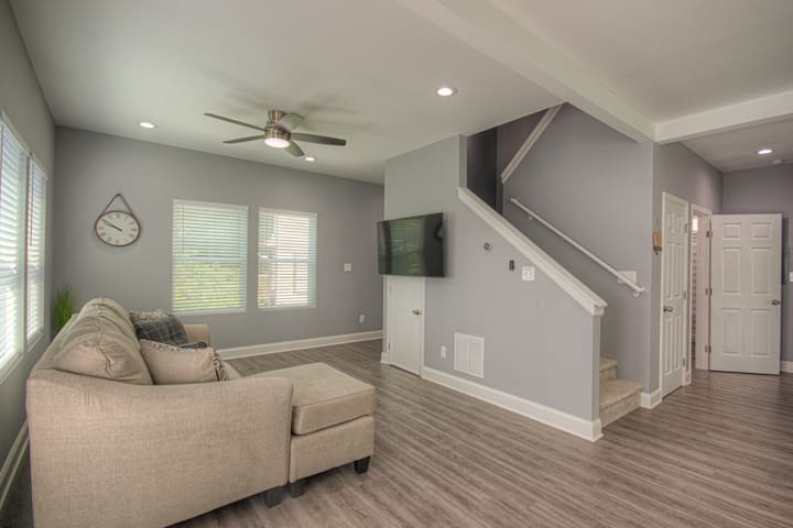 Brand-new 4 Bedroom Home/ 20 Min From Downtown Atl - Riverdale, GA