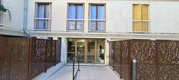 Avignon: Chaleureux Studio Au Bord Des Remparts - Festival d'Avignon