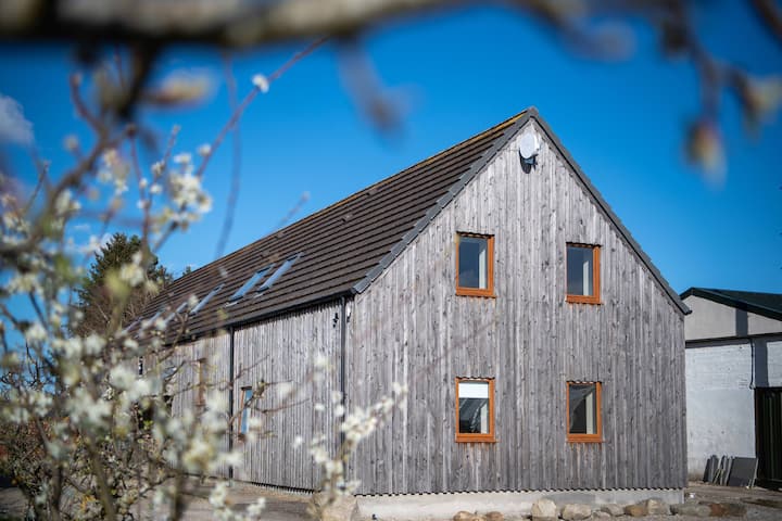 Spacious 5 Bedroom House On A Working Fruit Farm - Inverness