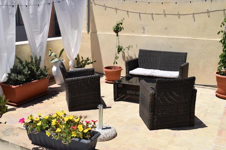 Mimì (Vespri 15 Apartments): Attico Con Terrazzo - Erice