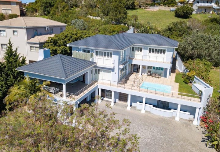 Sunny, Modern 5 Bedroom Villa With Pool - Plettenberg Bay