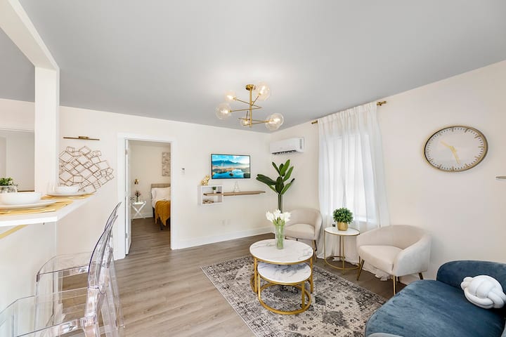 Art Deco Inspired Bungalow| 7 Mins From Uptown| - Charlotte, NC